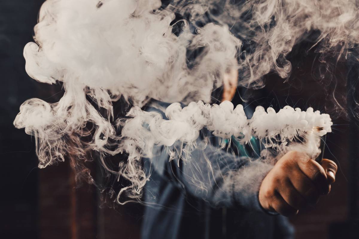 Mastering Vape Tricks and Making Impressive Clouds - Sigma CBD Vaping